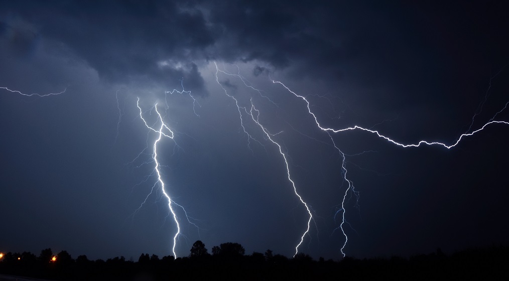 How Truckers Drive through Storms - Evan Transportation